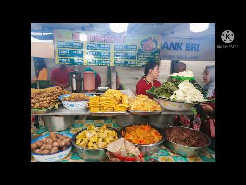 PECEL DAN GUDEG DEPAN PASAR  BERINGHARJO YOGYAKARTA DISERBU PEMBELI