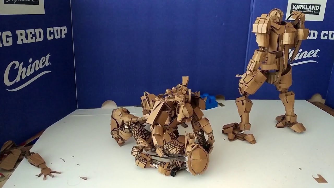 (stop motion) cardbord Gipsy Avenger VS cardboard Zaku VS cardboard ...