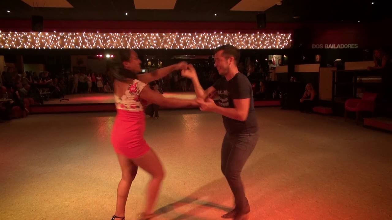 World Champion Salsa Oliver Pineda - Dos Bailadores Leiden - YouTube