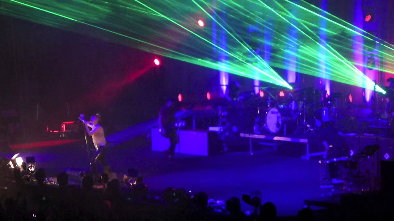 Decode - Paramore - Manchester 2013 - YouTube