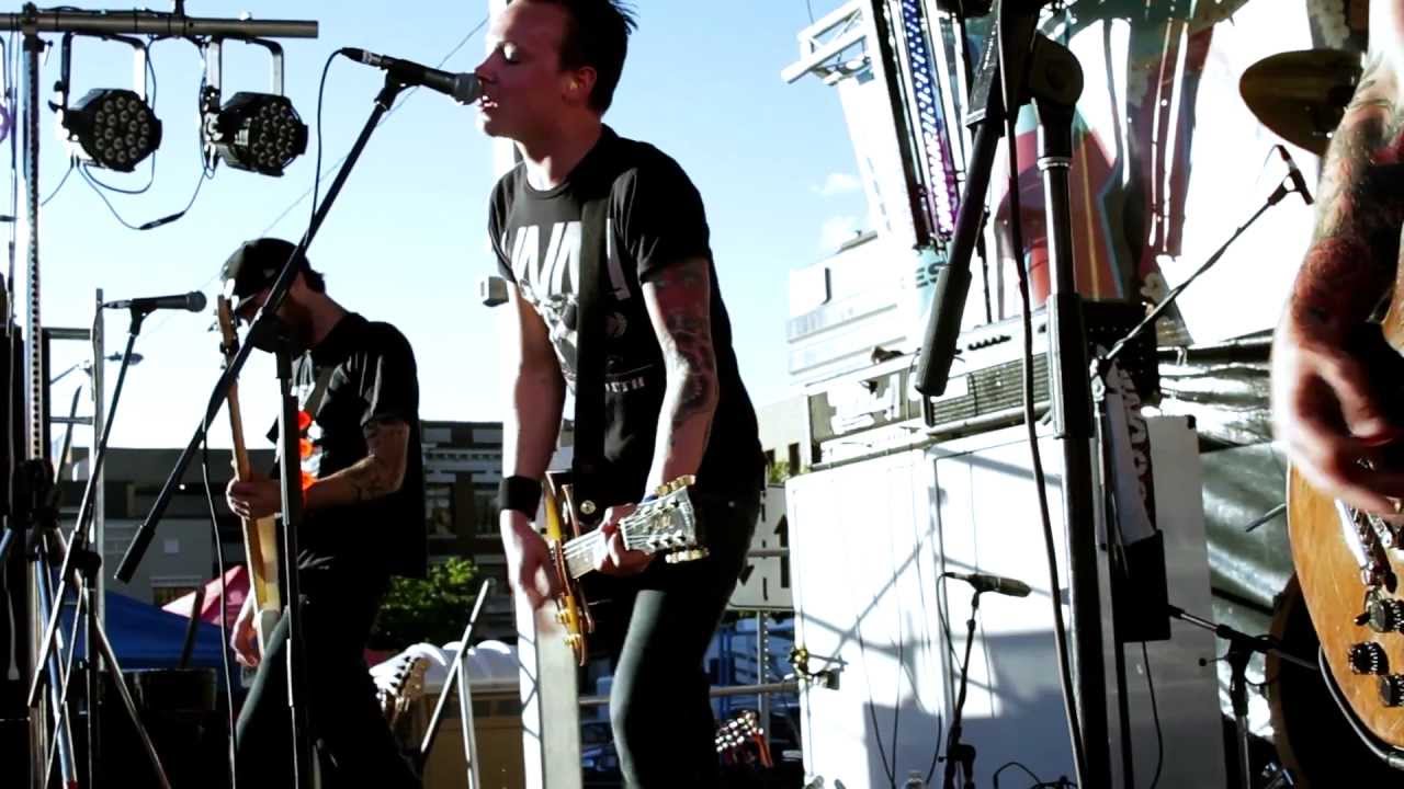 The Flatliners - Monumental (live @ KOI Music Fest 2012) - YouTube