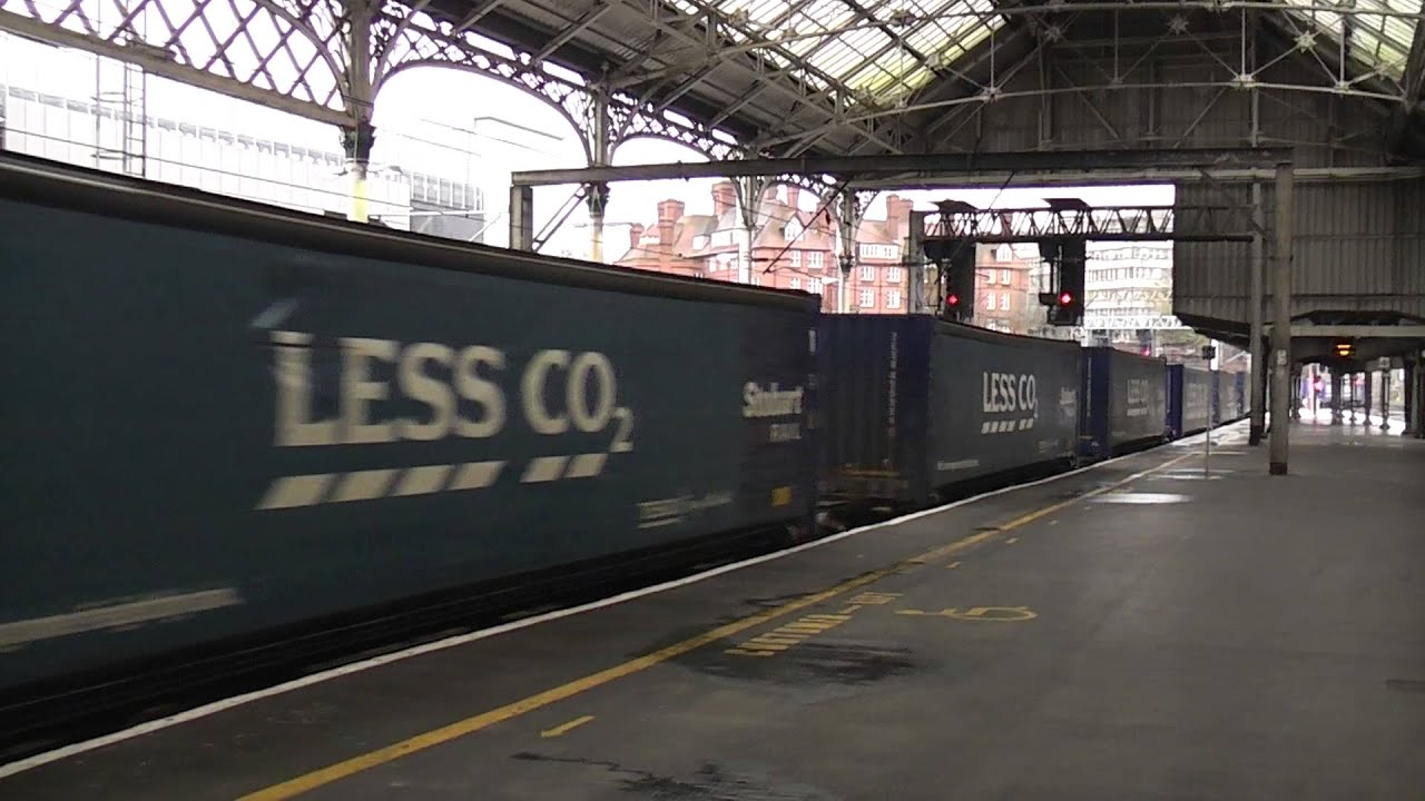 Class 90019 DB Scenker at Preston 23 12 2011 - YouTube