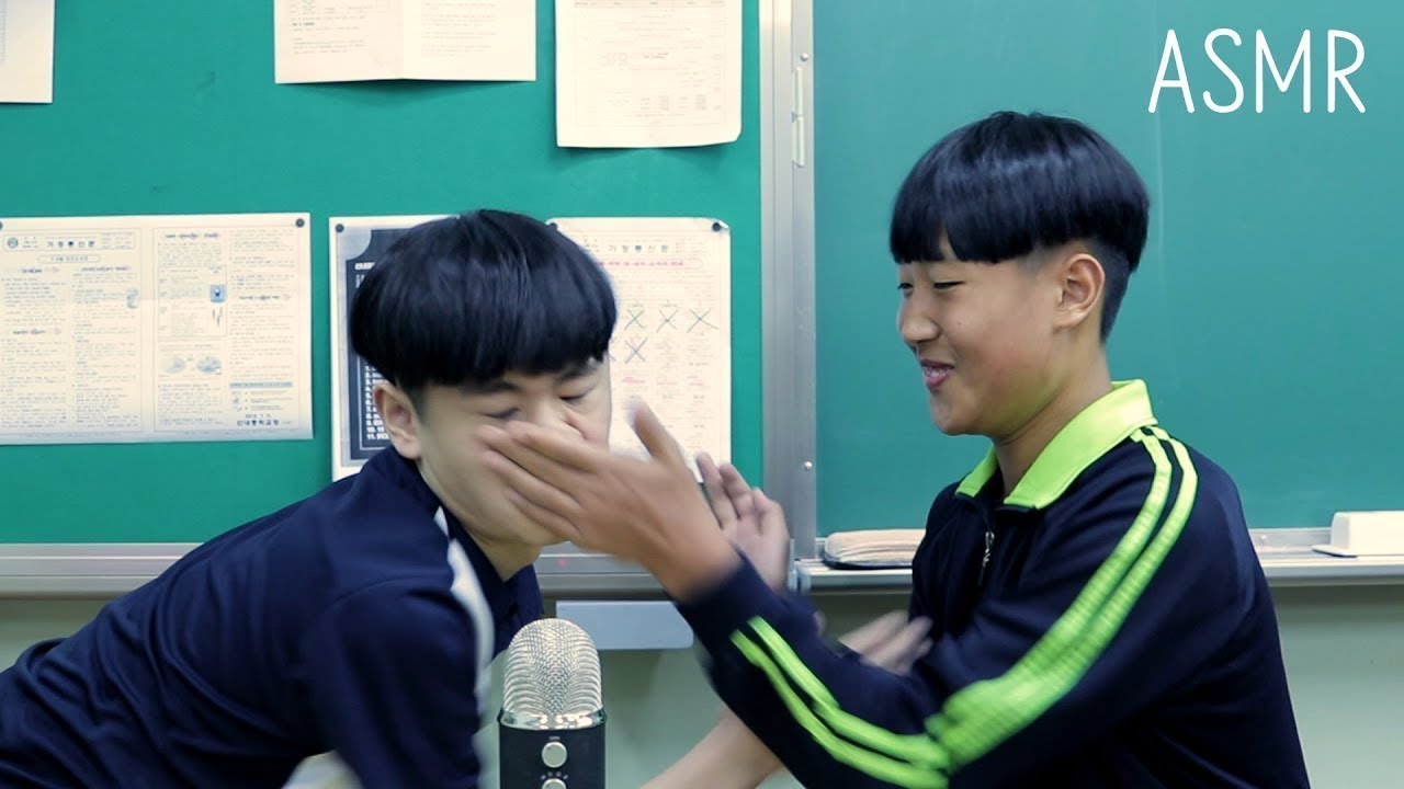 ASMR COM AMIGOS 📚ESCOLA📚 (Reyong ASMR) - YouTube