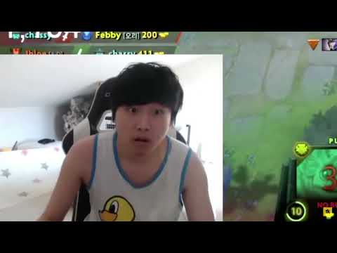 Streamers breaking their setup - YouTube