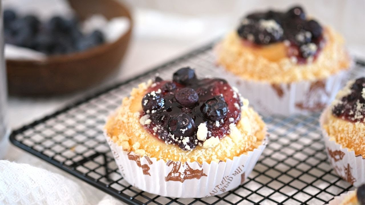 Sourdough Blueberry Streusel Bun Recipe | Sweet Stiff Levain | - YouTube