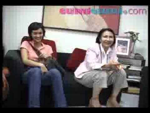Atiqah Hasiholan & Rio Dewanto Sudah Pacaran 1 Tahun - CumiCumi.com
