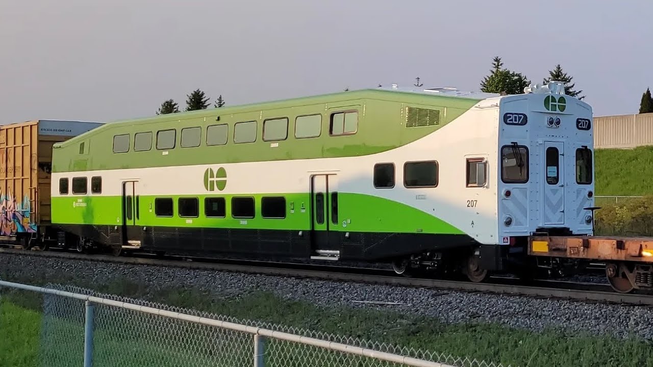 (Nice Driver) (Repainted GO Transit Cab Car 207/AC446CM Dash 9 & Ex ...