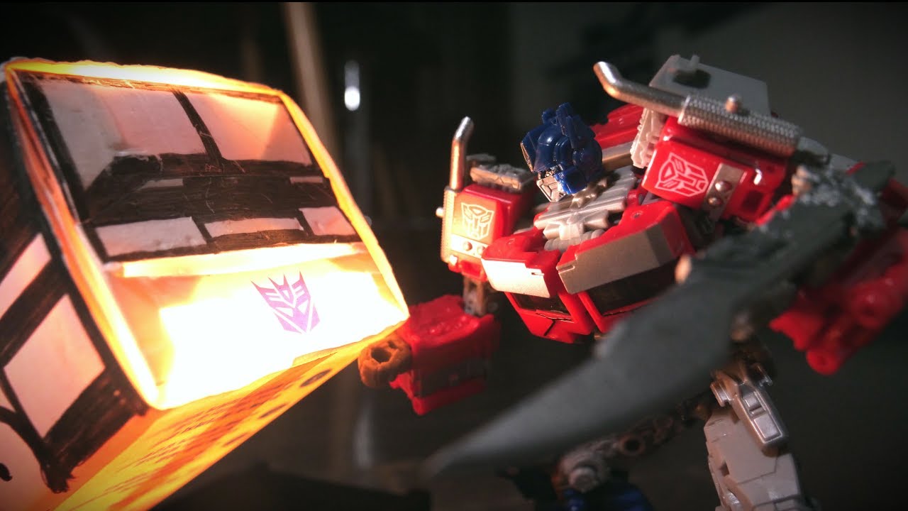 Transit vs Optimus Prime stop-motion | Transformers Rise of the Beasts ...