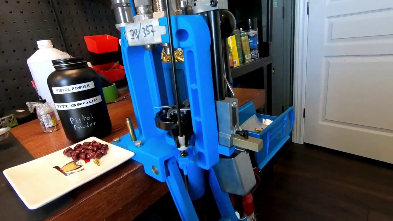 Dillon 550b Progressive Reloading Press(38 Special) - YouTube