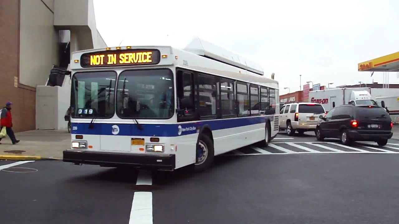MTA NYCT Bus: 2000 & 2011 New Flyer C40LF NIS Bus at Jackie Gleason ...