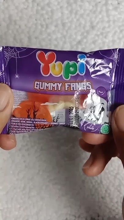 mencari dan menemukan jajanan yupi gummy fangs didalam kardus #huntingjajan #jajanan # ...