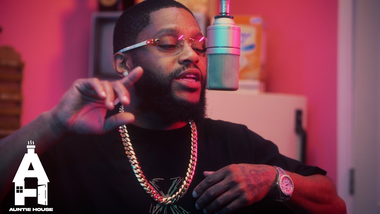 Bossgame Blade "Strike A Picture" (Live Performance) | Auntie House ...