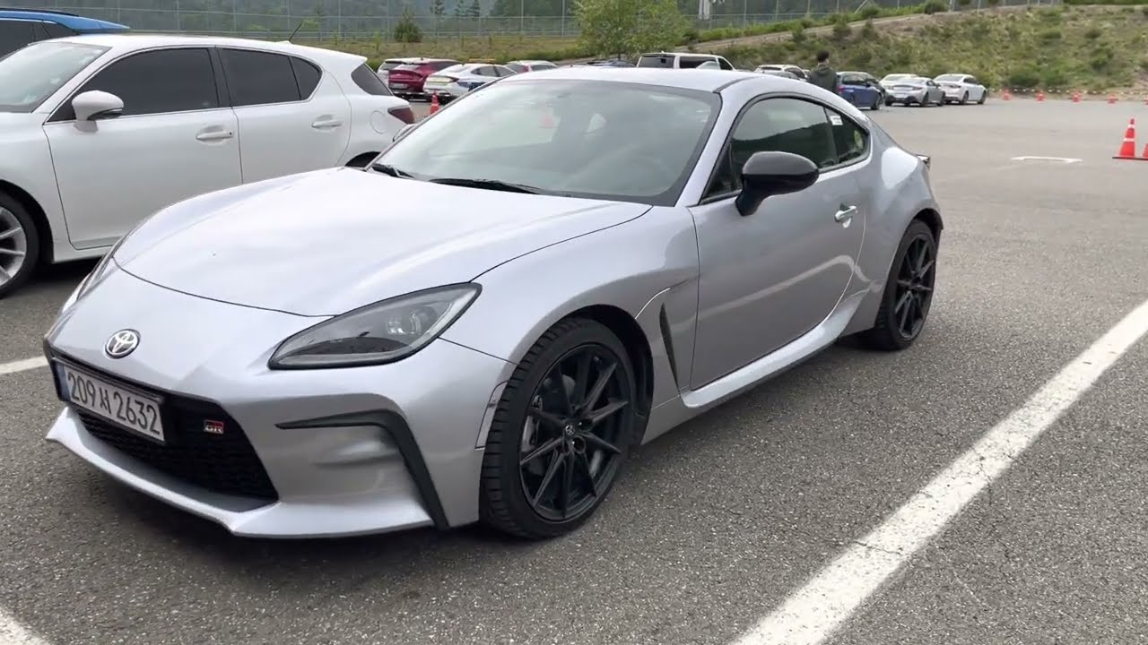 GR86 - Ice silver Metallic / 외부 한바퀴 돌아보기 - YouTube