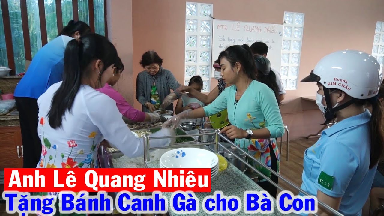 Anh Lê Quang Nhiêu tặng Bánh Canh Gà cho Bà Con Quê Em - YouTube