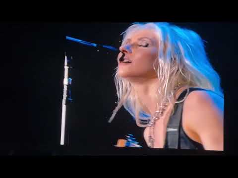 The Pretty Reckless- Take Me Down LIVE - YouTube