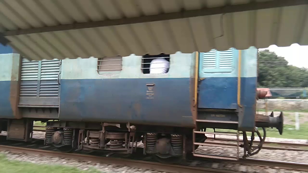 Shahjahanpur se Howrah ! Amritsar Express ! - YouTube