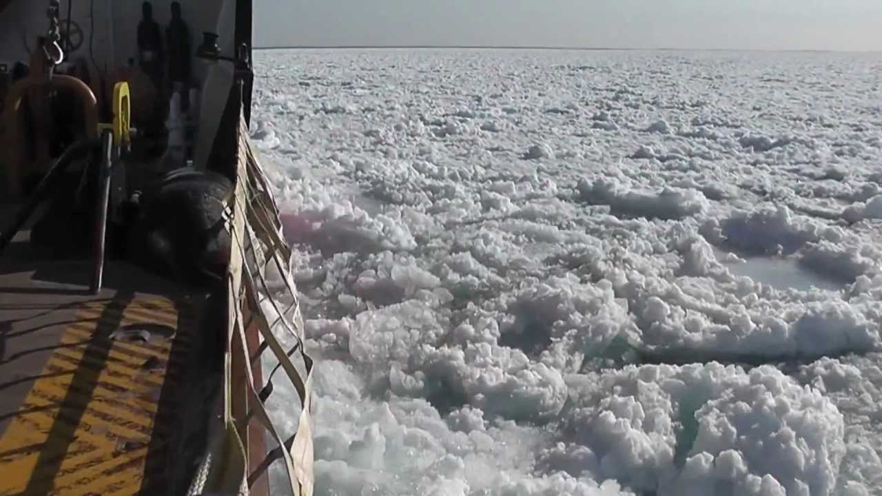 The Coast Guard cutter Alder goes out to break ice in Lake Superior and ...