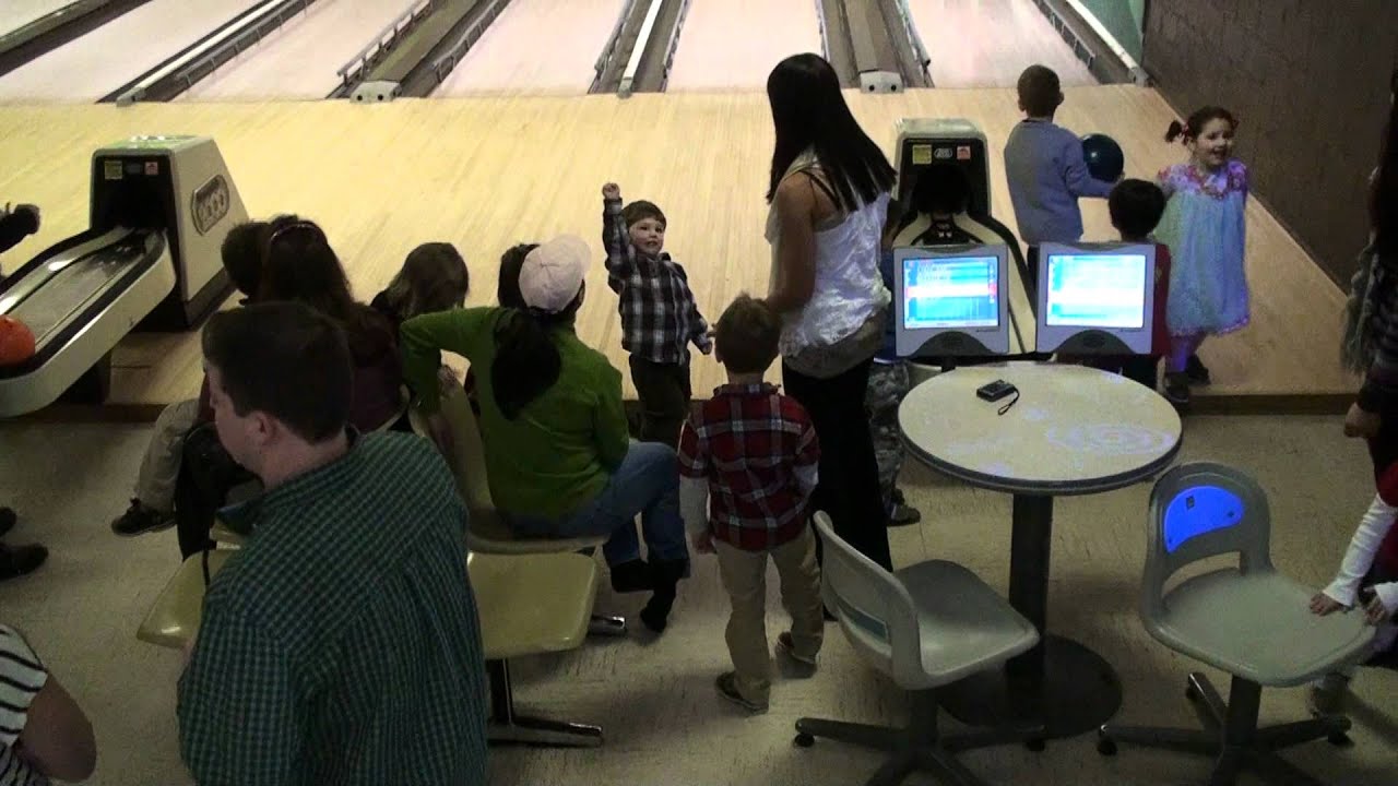 Elliot Bowling (9 Pin Spare) - YouTube