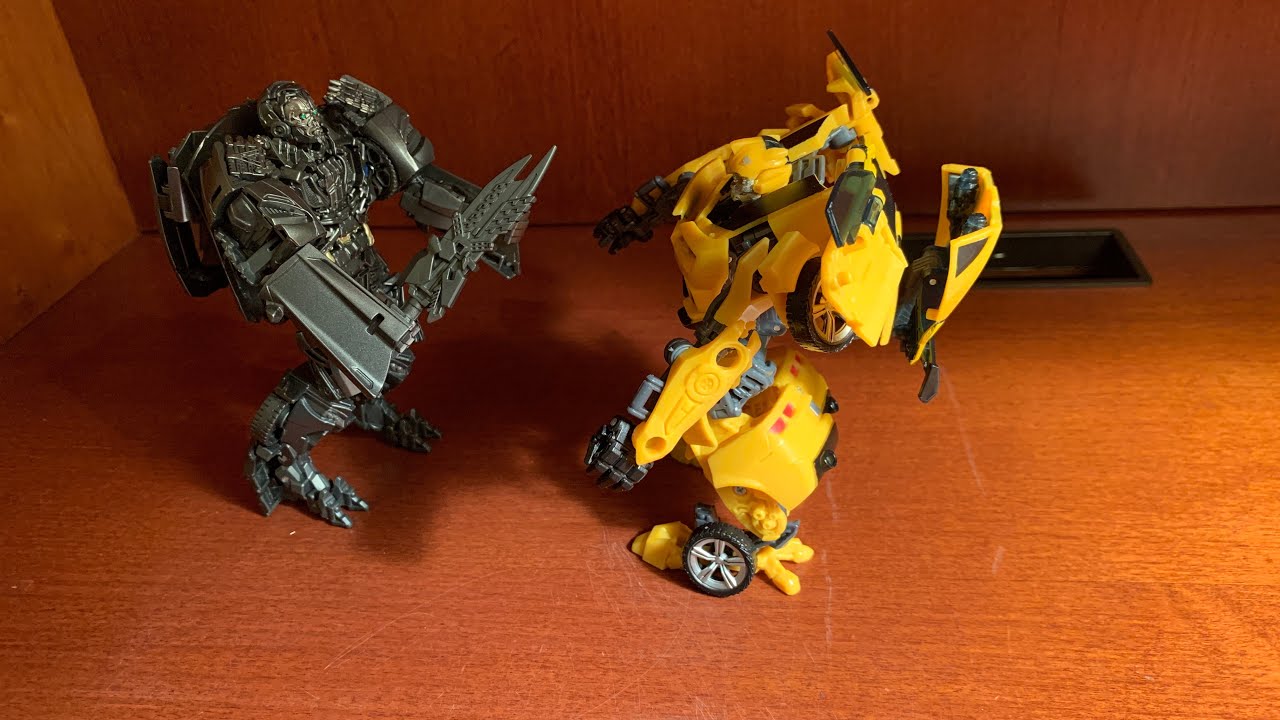 Bumblebee vs Lockdown - YouTube