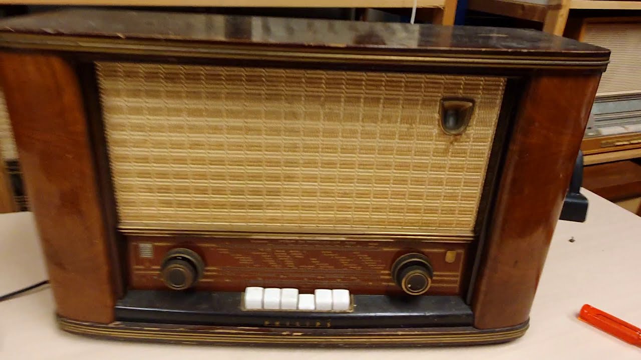 Testing Philips BX543 tube radio after sitting - YouTube
