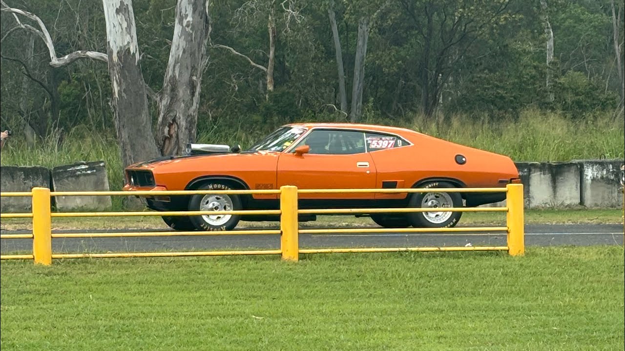 Ford XB vs Holden statesman drag racing - YouTube