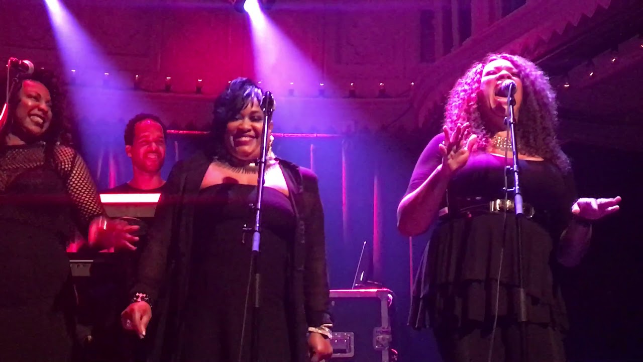 Chaka Khan Live sweet thing - YouTube