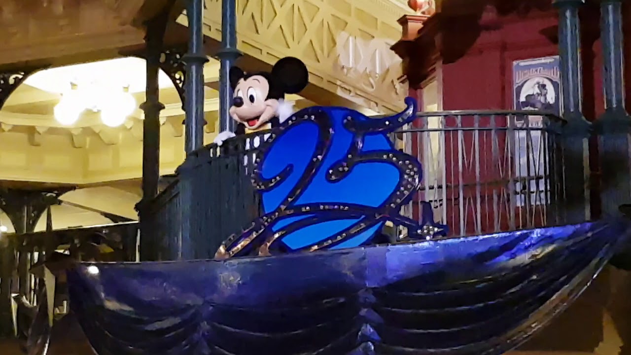 Mickey mouse says goodbye from Disneyland Paris - YouTube