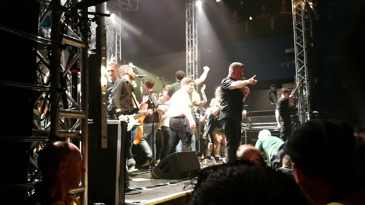 Dropkick Murphys Inviting Fans On Stage - YouTube