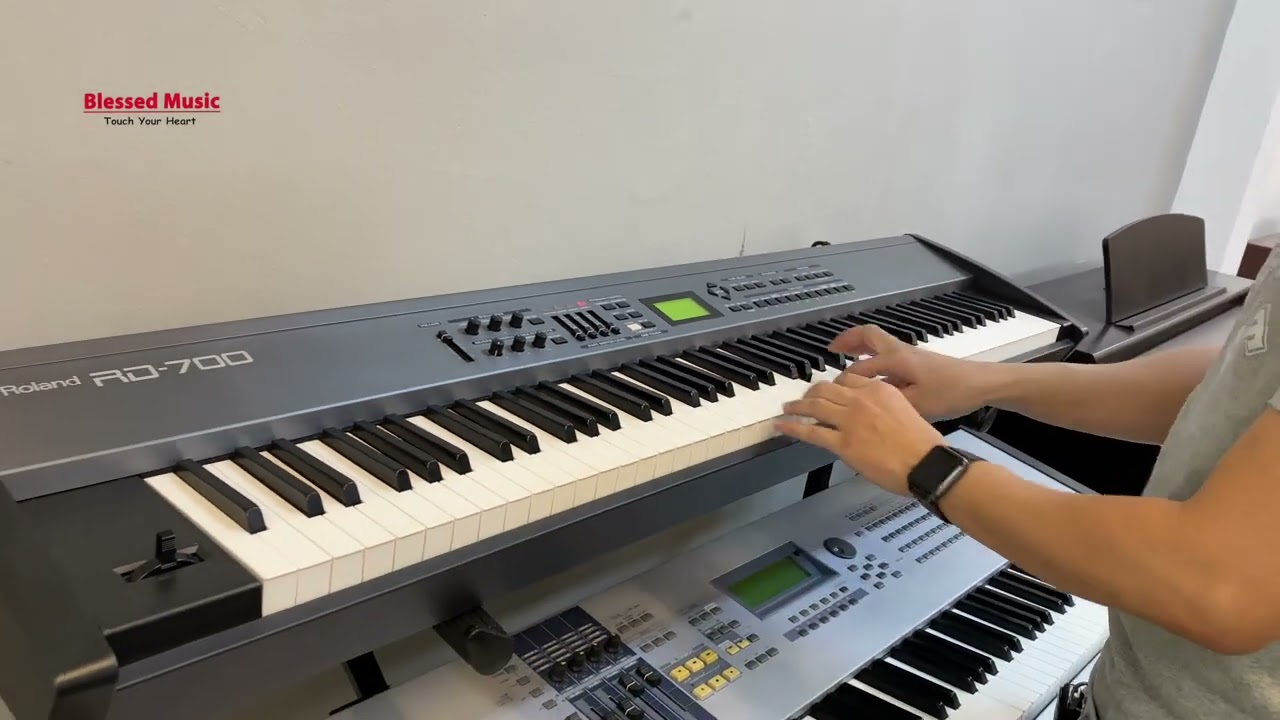 Roland RD 700 Stage Piano- PianoTanBinh - YouTube