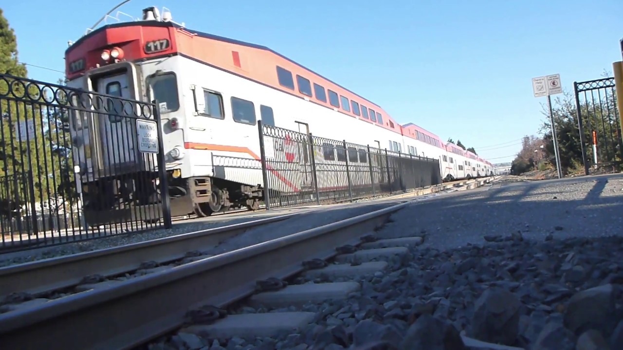 (12/26/17) Railfanning Mountain View Caltrain - YouTube