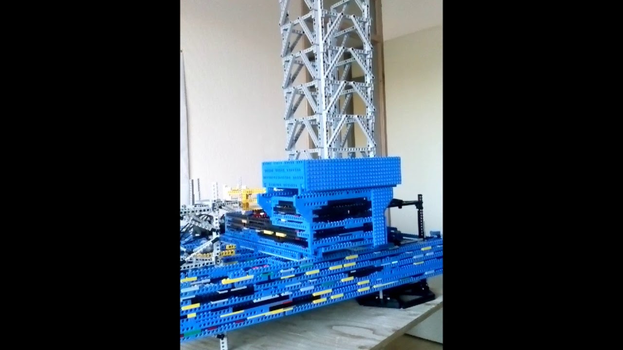 Cantilever movement of a Lego jack-up rig. - YouTube