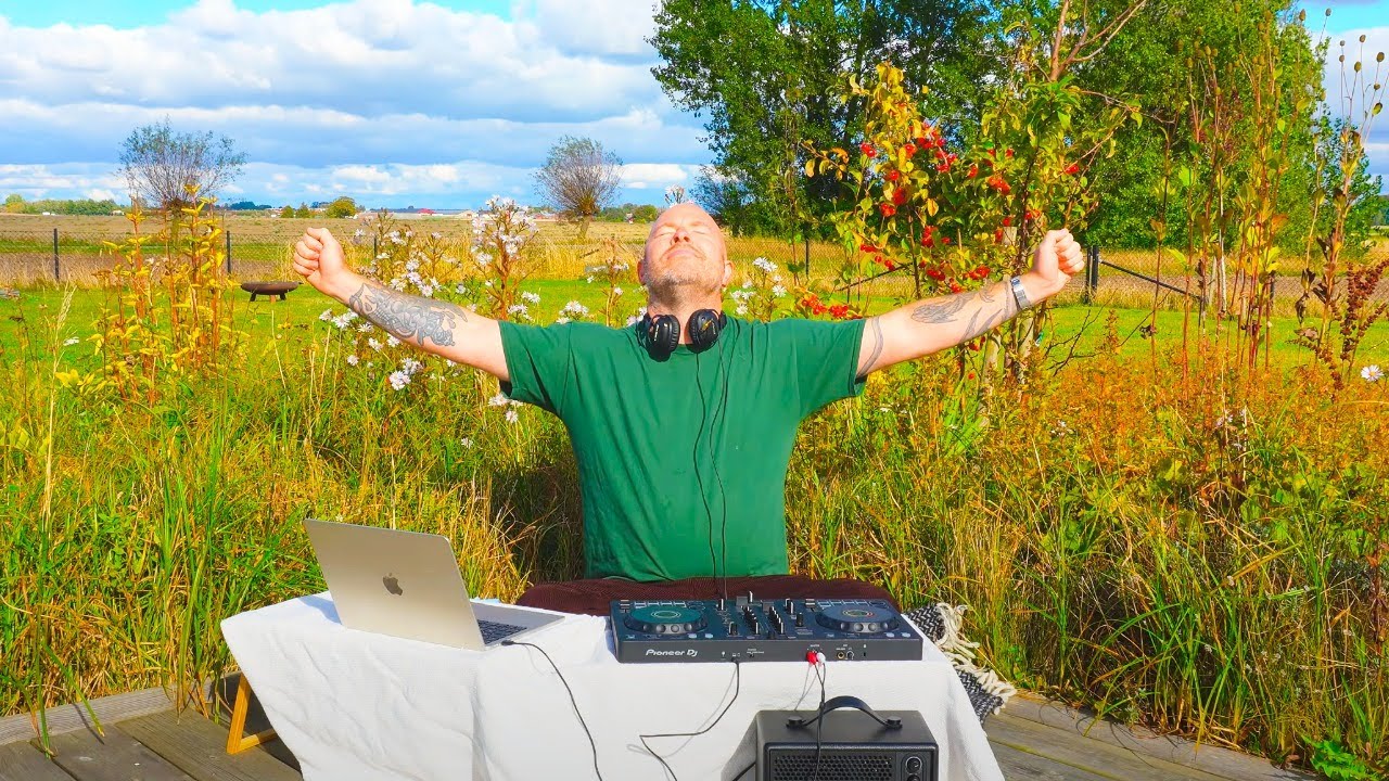 Backyard Melodic House & Techno DJ Set | Autumn Garden & Candy Vibes ...