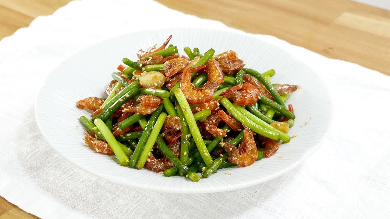 마늘종 건새우 볶음 ( stir fried garlic scapes ) - YouTube