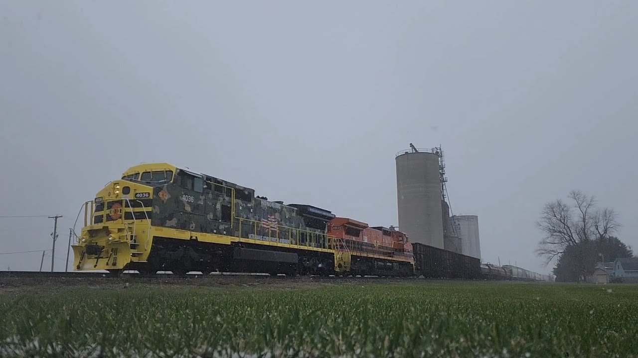 CFE 4036 Veterans Unit leads FWCH through Arcola, IN - 11/21/2024 - YouTube