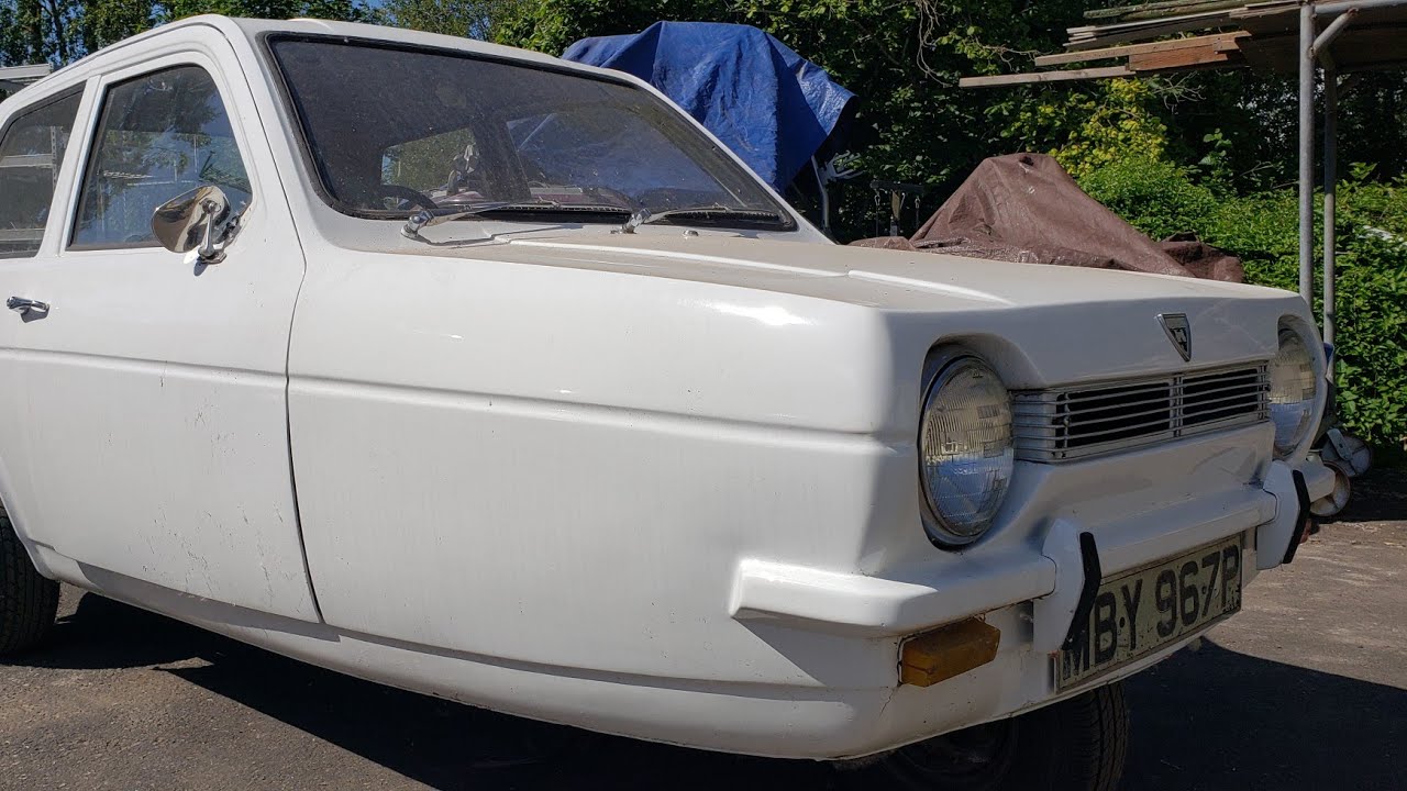 Tease Me Please! 3 Wheel Reliant Robin - YouTube