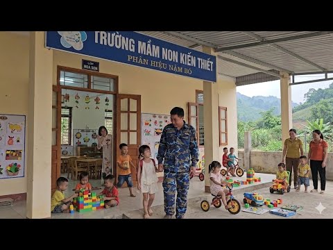 Asker kendi elleriyle bir tavuk kümesi inşa etti ve kızıyla yeni, mutlu bir hayata başladı.