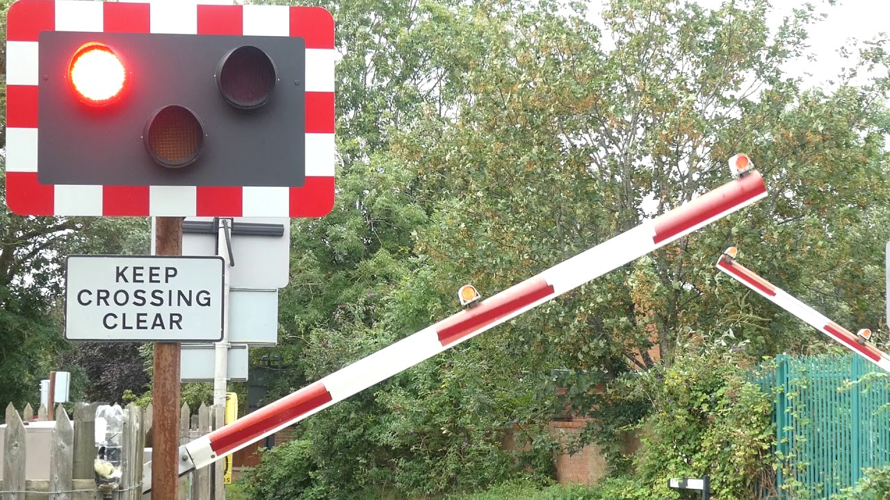 Northway Level Crossing 16/08/2019 - YouTube