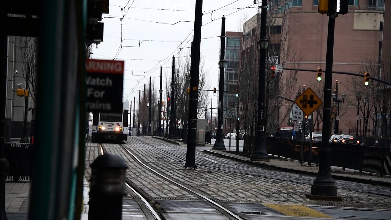 NJT Hudson-Bergen Light Rail - Kinkisharyo LRV #2008 arriving into ...