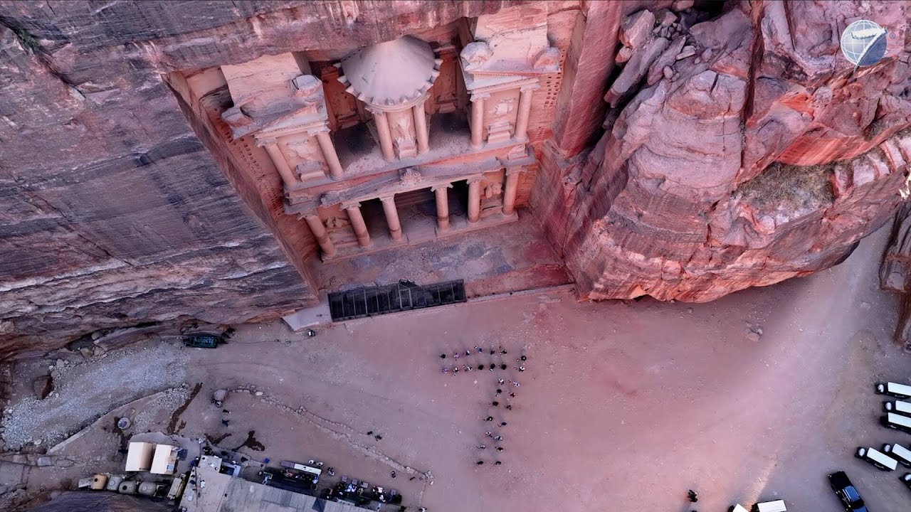 Petra honours all the New 7 Wonders of the World on 7 Wonders Day - YouTube