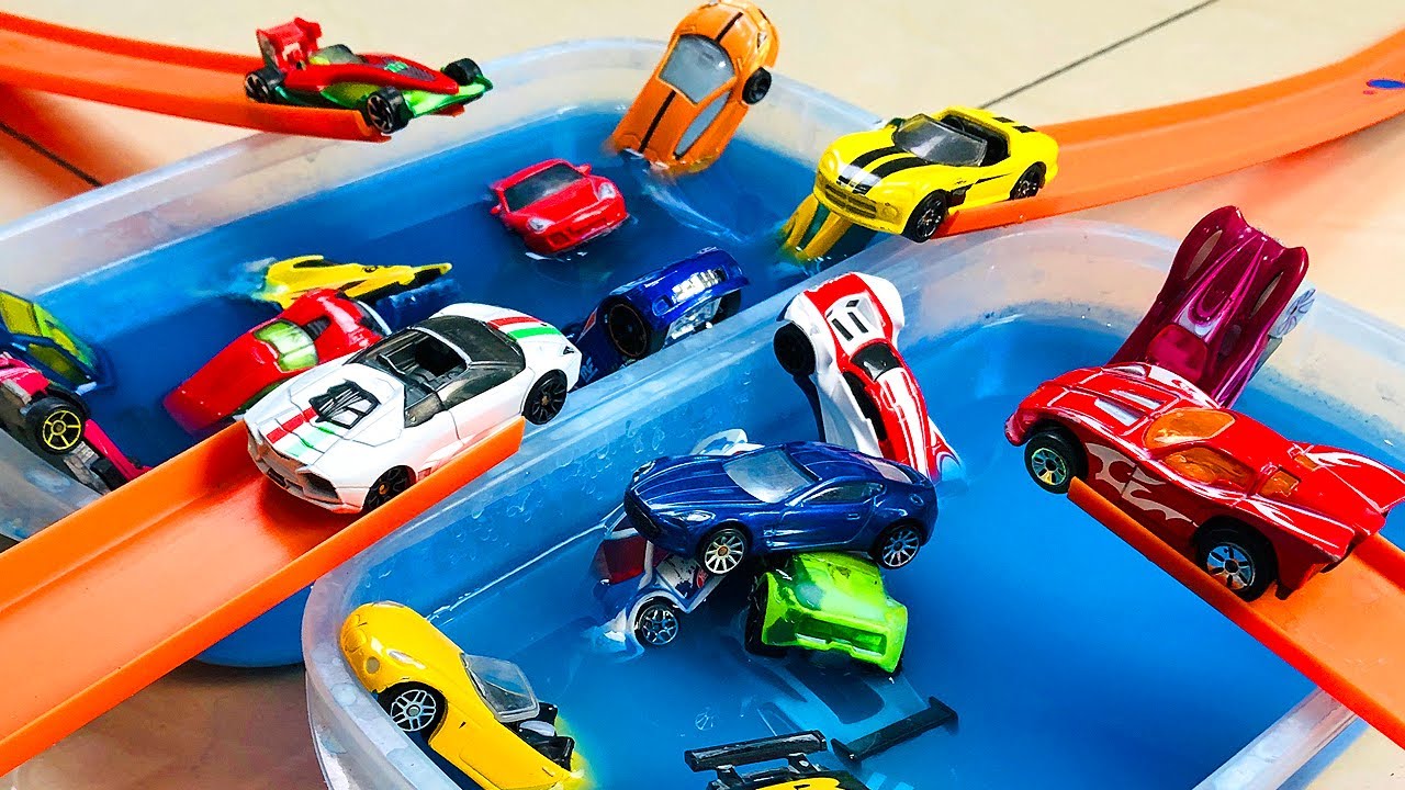 Carritos para Niños en Pista de Carreras HotWheels - Choque de autitos ...