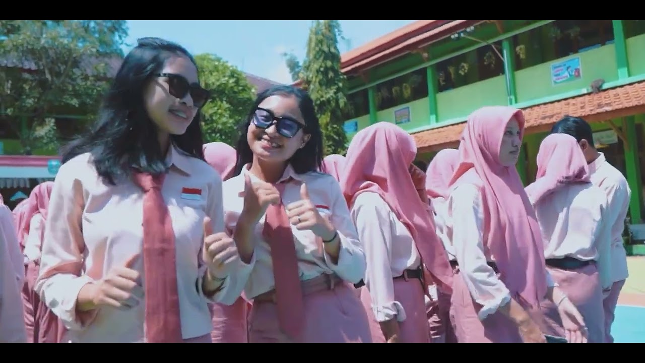 END YEAR MOMENT FROM CLASS OF 2023 - YouTube