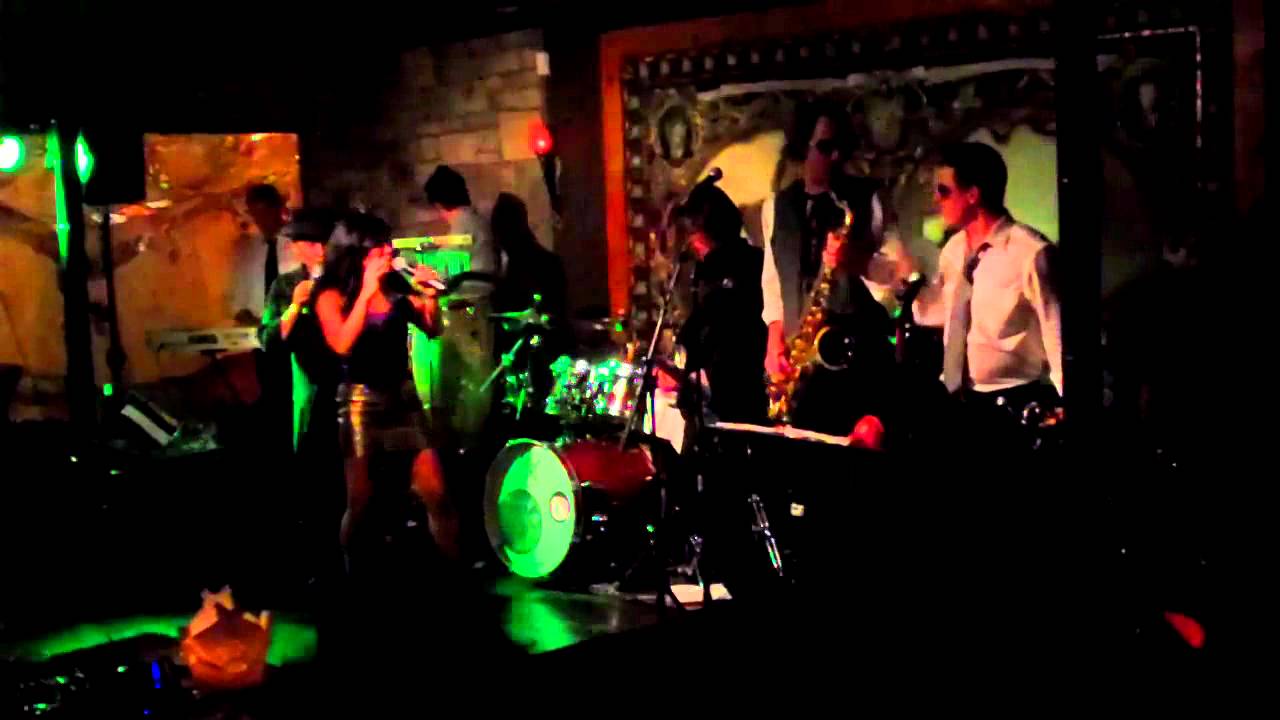 2011 Fender American Deluxe Jazz Bass Review - The JJ's Band Live ...