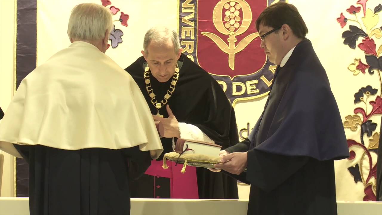 Profesor Honorario Jorge Reynolds Pombo, primer doctor honoris causa de ...