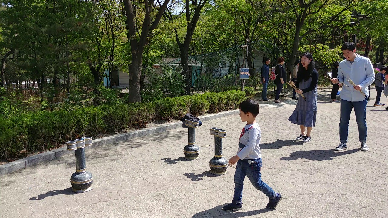 Day 2 - Tuho투호 (A Korean Traditional Game) - YouTube