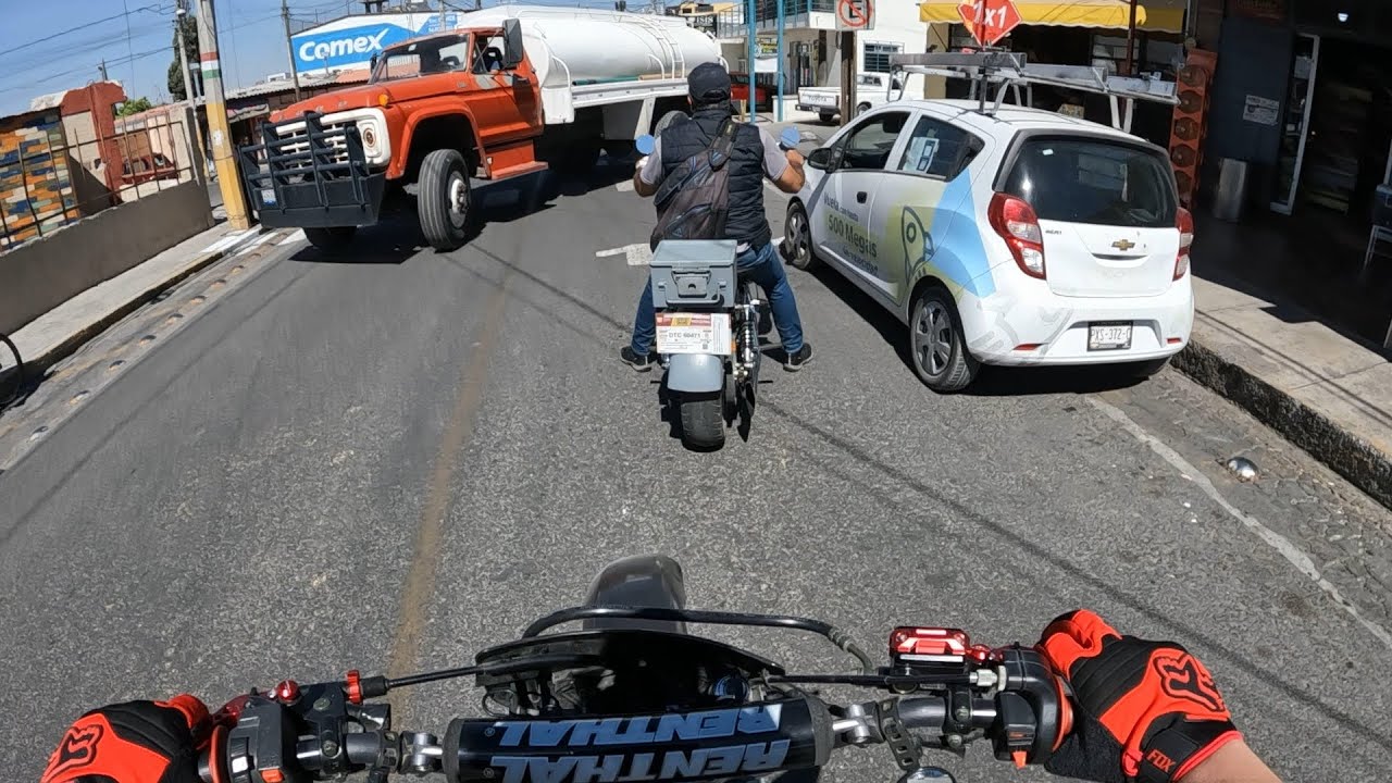 RECORRIENDO PUEBLITO ITALIANO EN MOTO / ¡MUCHAS PERSONAS RUBIAS ...