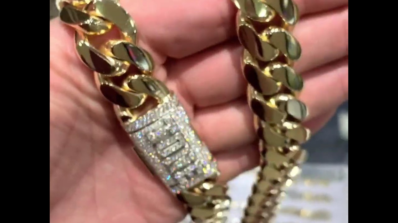 Nice Chunky 20mm Diamond Sleek Lock Done The right way for this Boss ...