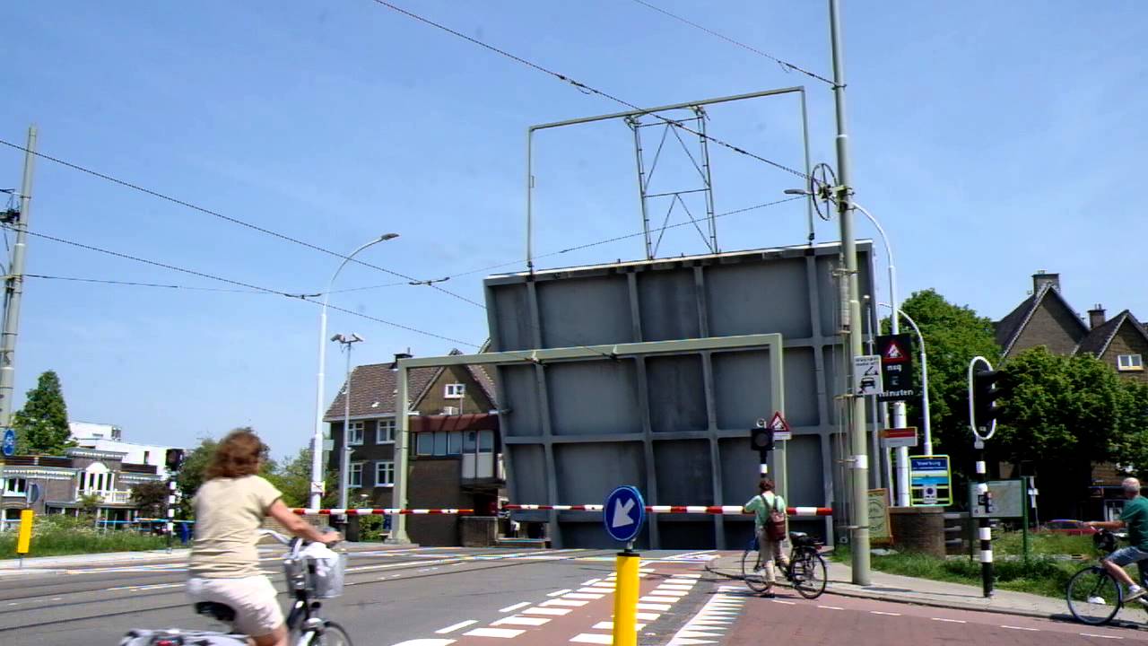 Geestbrug, Ophaalbrug/ Drawbridge Den Haag - YouTube