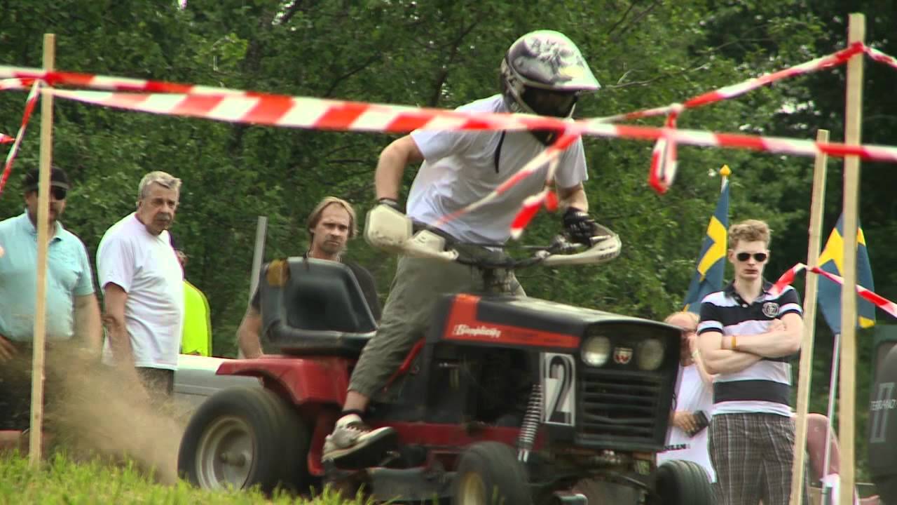 BTM11 - Lawnmower Race - Big Tractor Meet 2011 - YouTube