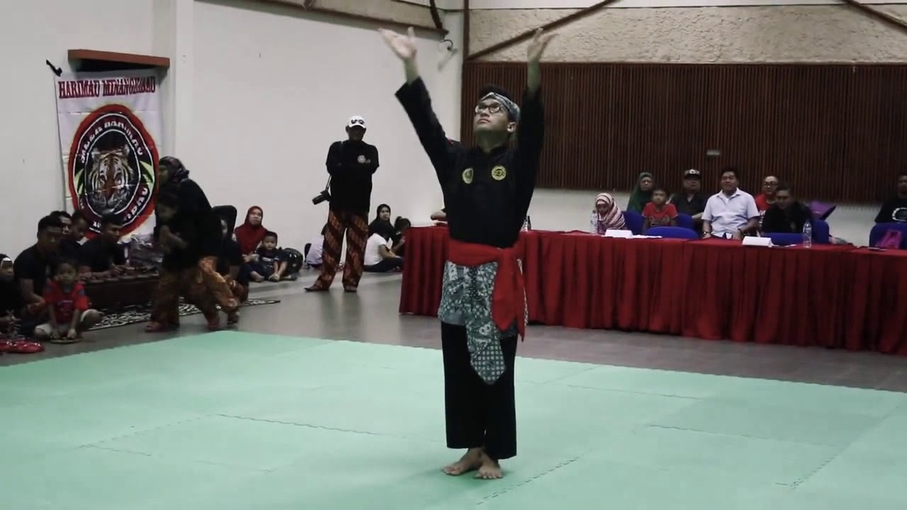 Sendeng Seturut Solo Showcase - YouTube