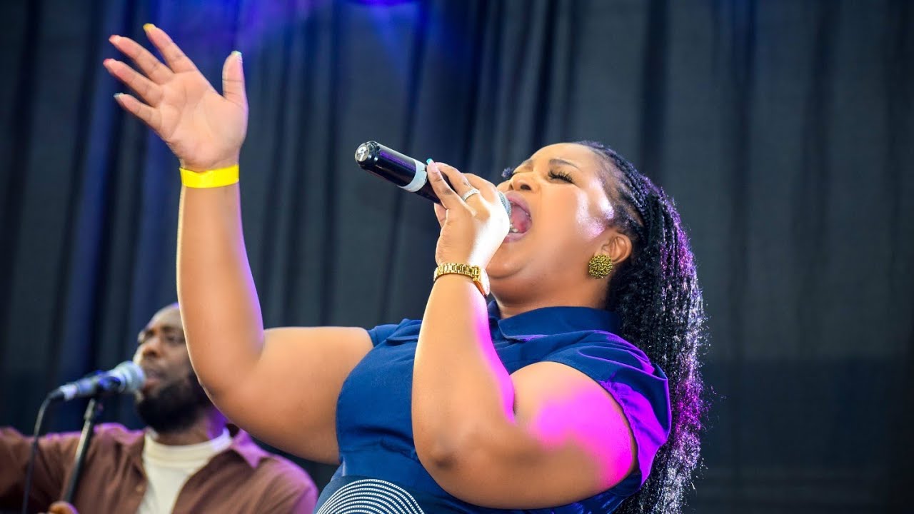 Futhi Mhlongo - Worship in Cape Town - YouTube